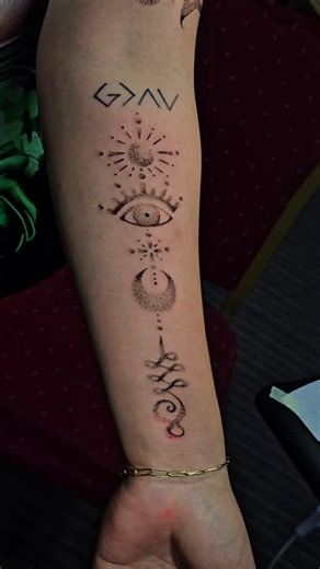 SINAG BAYBAYIN on Instagram: "• Evil Eye = primarily symbolizes protection against bad luck, negativity, and malevolent glares • Unalome = symbolizes the spiritual path to enlightenment, representing life's winding journey from confusion (spiral) to clarity. • Sun and Moon = symbolize the balance and unity of opposites, representing harmony between light/dark. Baybayin : “Pammati” = Belief, Faith, or a System of Beliefs Sinag Baybayin Hand-Poke Tattoo ⚔️ ✍🏻 🇵🇭 #tattoo #tattoos #tattooartist #