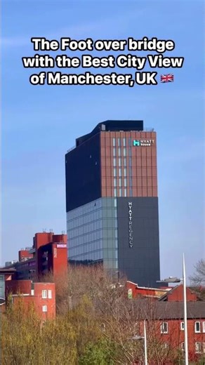 Epping Walk Bridge over the Princess Road near Hulme has the best city view of Manchester, UK 🇬🇧