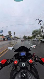 Venía tan tranquilo 😮‍💨❌ #moto #bike #biker #lluvia #mojado #mty #italika #paratii | Bri MV