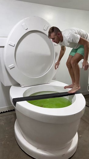 I almost fell in the toilet #experiment #challenge #toilet #giant #wtf