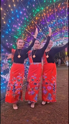 เปิดเพลงแล้วอย่ามัวเขิน มารำกันหน่อย!💃♥️ #ชุดสวย #สร้างรายได้จากคลิปเรียว | Piyamat Jitlang