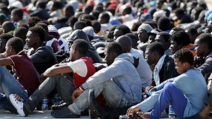 British warship helps rescue 500 more migrants near Italy