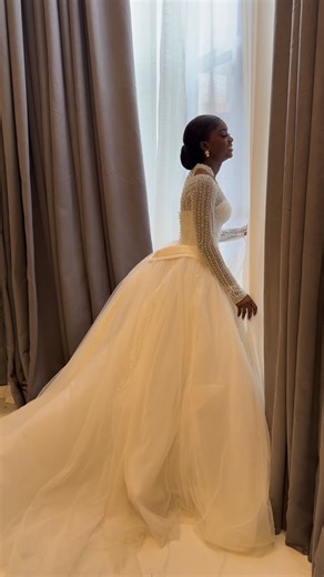 AIRVY ATELIER ™️ on Instagram: "Bride Wura. 🤍 All glamorous in her custom dress. Wedding dress: @airvyatelier Bride: @theglobalgold_ Makeup: @glambydiva Event planner and stylist: @eventbysimi Hairstylist: @hamajestee_hairessentials Bouquet/accessories: @airvyatelier #airvy"