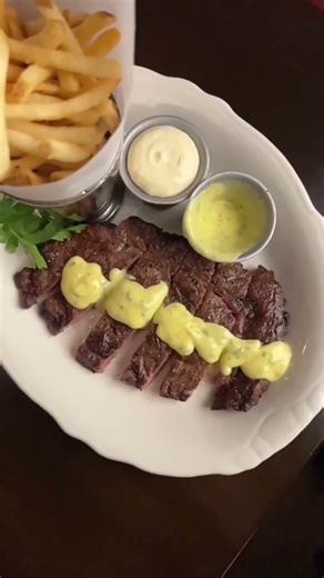 Top 5 Must-Visit Restaurants on Chicago's Restaurant Row, West Loop | Food Guide