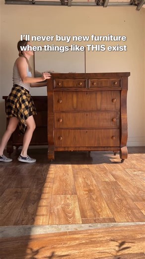 Erin Shuford • DIY Furniture Flips • MCM Refinishing on Instagram: "Do you think they’ll ever sell quality furniture like this in stores again? 😢 When I saw this antique empire set for only $200 on Facebook Marketplace I RAN to go grab it!! But I was not prepared for how gorgeous this wood grain is. I’m 99% sure it’s a mix of burl, crotch, and regular walnut, but what do you think? If you have any other insight let me know! Comment the word “LINK” for a list of everything I used! What do you th