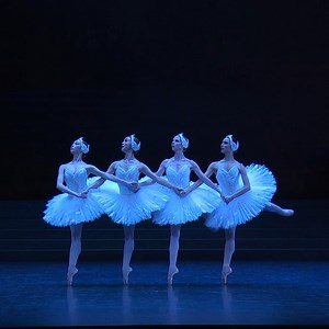 80K views · 2K reactions | #BALLET 廉Extrait de la danse des petits cygnes, célèbre pas de quatre du ballet "Le Lac des cygnes" de Noureev, avec Ambre Chiarcosso, Saki Kuwabara, Elizabeth Partington et Luna Peigné. A l'Opéra Bastille jusqu'au 14 juillet : https://bit.ly/3K2FID2 | Opéra national de Paris | Facebook