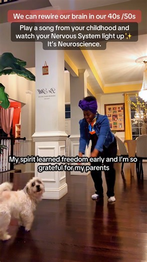 Neuroscience calls it “Memory & Embodied Cognition” - The brain stores experiences with emotions, movement, sensations, environment … and recalling them can influence heart rate, mood and even hormone responses. When you recall a happy childhood, the same neural networks that were active during the original experience are reactivated in the present moment. ✨I’m so grateful that smiling & dancing was a big part of my childhood, thanks to my parents! 💚❤️💛 ✨My kids have no choice but to live in a