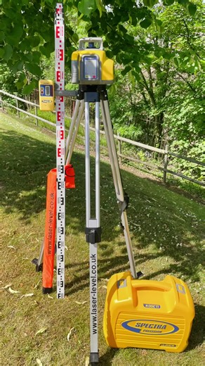 An overview of the Spectra LL300N heavy duty ground works rotary laser level kit. #laser #laserlevel #toolsreview #carpenter #diy #handyman #tradesman #construction #FYP #groundworks #tools #landscaping #farming #buildingahouse #tough