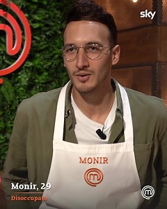 Monir, professione viaggiatore😂 Ai Live Cooking ha fatto le tagliatelle più brutte della sua vita, ma il suo piatto è riuscito a trasmettere qualcosa a Chef Giorgio Locatelli Il suo motto? Non può piovere per sempre! #MasterChefIt Endemol Shine Italy Sky NOW | MasterChef Italia