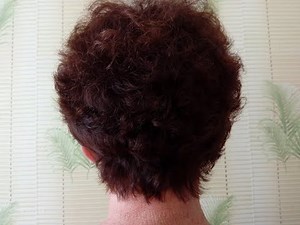 Стрижка на вьющиеся волосы 60+