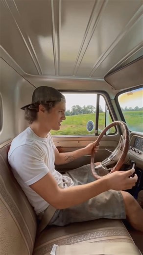 Played around with a neat ‘65 C10 last week 😎 #tomsrefurb | Tomsrefurb