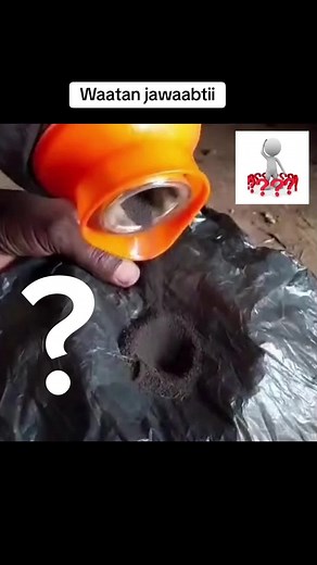 Waa maxay waxakan madow oo bacda ka dusaya? #somalitiktok #gold #vip #duet