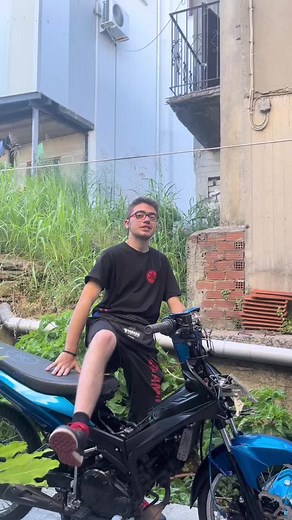 Blue Motorcycle Review and Adjustment Tips