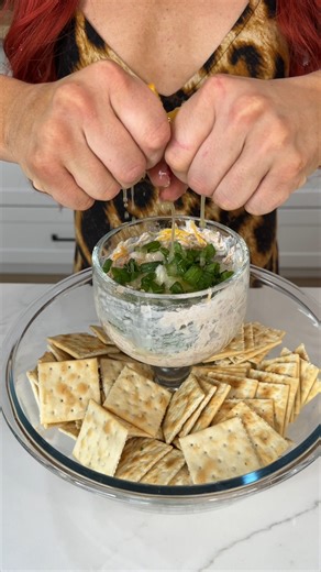 Easy 1 pan tuna dish I used a combination of tuna fish, mayo, seasonings, and so much more to create this yummy dip. This original video was produced by Creative Crafting, The Jenn Show, and Network Media. | Creative Crafting