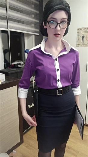 I don't know any poses that suits her so #misspauling #teamfortress2 #tf2 #rec #cosplay