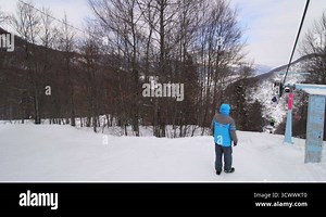 Speed up footage from the single chairlift in ski center Mavrovo in Macedonia, with scenic view of a lake. New snowmaking machines are working full time Stock Video Footage - Alamy