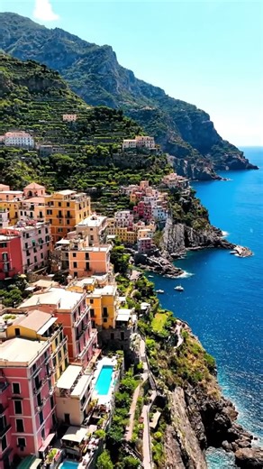 #flyover #dronefootage #fromabove #aerialview #windowview #flyinghigh #flightviews