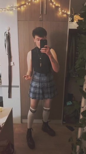 Too early for #femboyfriday? #femboy #fyp #foryoupage #bi #guysinskirts