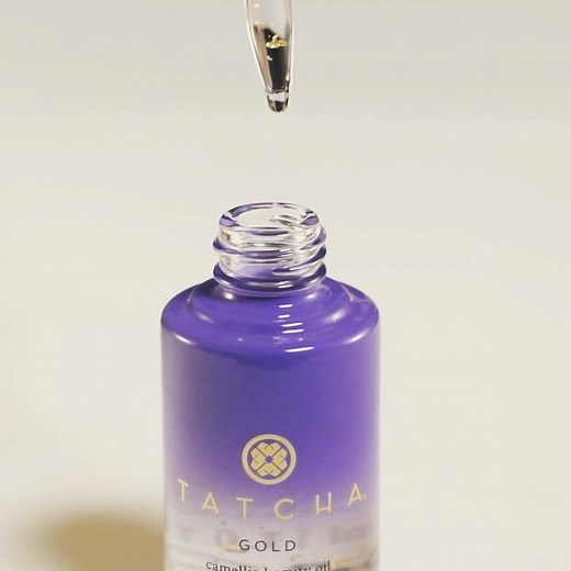 Your winter skincare savior has arrived: our Gold Camellia Beauty Oil is made with nourishing extra virgin camellia seed oil that helps add radiance to the face, body, cuticles, and even hair. Plus, a little 23-karat gold shimmer never hurt anybody! ✨ #tatcha #jbeauty | Tatcha
