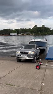 This man can tow anything with a Lexus 📷@prokatkaterov_formula31pc #boating #boatlife #boats #towing #lexus #formula #boatday #ramp #boatramp | Boaters List TV