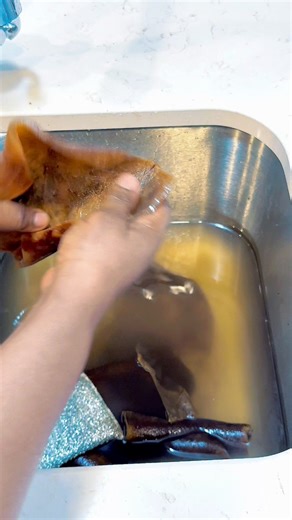 Best way to wash dry cow skin meat. #highlightsシ゚ #fypシ #goviral | Keleokike TV