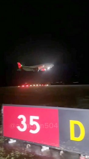 Airbus A320 de Avianca aterrizando en la pista 35 de Palmerola, en su vuelo procedente de El Salvador ✈️ | Aviación 504