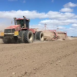 Trimble® VerticalPoint RTK™ grade control system in action in Australia, 📹 by Cameron S., Trimble APAC team with local grade level expert Brenden T. #Trimbleondisplay #Trimbleagworld. https://hubs.ly/H0bm-Lh0 | PTx Trimble