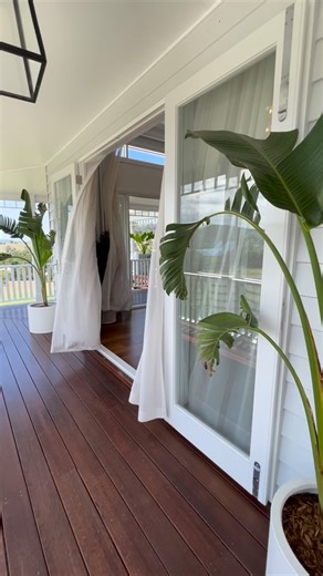 And here we are….in 2026 🤗. How was everyone’s Christmas holiday? It was nice to switch off social media for a few days, to embrace family time and reflect on the year that was. Thank you all for the friendship over the years and for making this page what is today….I appreciate you. Next week I will have the first Home Tour of the year so can’t wait to get this year started! 🏠. (Loved filming this spectacular hinterland home). . . . #queenslander #queenslanderhome #wraparoundveranda #veranda #