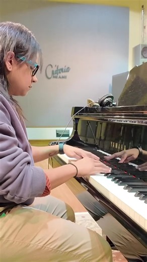 100 points to Griffindor if you recognize the song. One of my favs and had to seize the very rare opportunity to play a grand piano last month at Criteria Studios, Miami. Went to film some content 👀stay tuned! #trini_tiktoks #triniphotoygrapher #trinidadandtobago #caribbeantiktokeurs🇭🇹🇬🇾🇹🇹🇸🇷🇯🇲 #trinitiktokers🇹🇹🆙️🔥