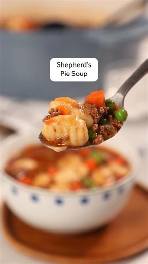 Transform a cozy classic into a quick, 30-minute, one pot wonder! This Shepherd's pie soup brings all the rich, nostalgic flavor you love - in a fraction of the time. Shop the full recipe here: http://ms.spr.ly/6184tI05u Ingredients 1 tbsp canola oil 1 lb 90% lean ground beef 1 yellow onion, chopped 2 tbsp tomato paste 3 cloves garlic, chopped 1 tbsp Worcestershire sauce 1 tsp Italian seasoning 1 (32 oz) pkg low-sodium beef broth 1 (16 oz) pkg frozen peas and carrots, thawed 1 (20 oz) pkg frozen