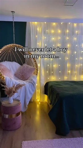 #BookTok #bookshelf #bookaddict #bookaddiction #bookshelfdecor #bookshelves #reader #collector #bookcollection #boomaddiction #roomtour #collection #booktokfyp | Readbypaulina