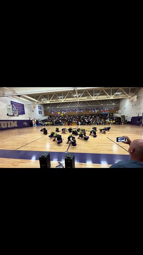 Dallas Cowboys Cheerleaders 'Thunderstruck' Routine