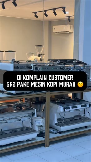 Barista Indie 🤘 on Instagram: "Kisah nyata! Dikomplain harga kemahalan gr2 pake mesin kopi murah yang cuma 10 jutaan!!! Padahal kompetitornya yg beda berapa blok berani invest di slayer dan lamarzocco! Kopinya lebih murah dan lebih enak juga lagi 😳😖 Kasian sih, tapi nasi udah jadi bubur. Mesinnya mau dijual lagi susah juga gara2 mereknya kurang dicari orang2, kalau kalian jadi owner Coffeeshop ini kalian pilih survive dan upgrade mesin kopi atau tutup buka ditempat lain cari yang marketnya mi
