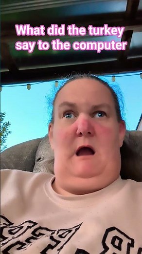 happy Thanksgiving 🦃🦃🦃Turkey talks to the computer