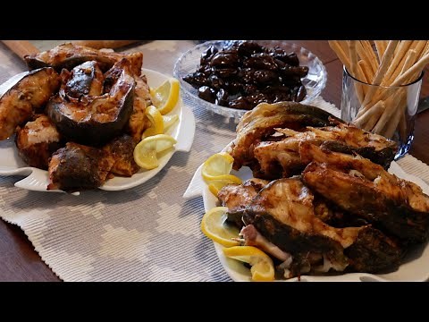 Karp grilowany na dwa różne sposoby.