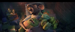 Сплинтер заботится о маленьких черепашках в ролике мультфильма "Черепашки-ниндзя: Погром мутантов"