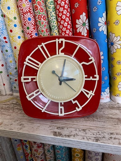 Vintage General Electric Telechron Wall Clock, Red and White, Working Condition - Etsy Canada