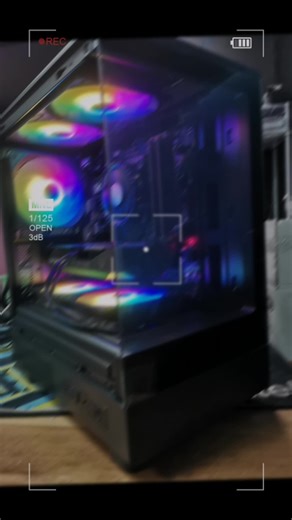 《小島海景房，百看不厭。i5-14400F 十核心 RTX5060Ti😍》 《詳細規格》 🔹處理器：Intel Core i5-14400F 🔹主機板：技嘉 B760M DS3H AX D4 🔹顯示卡：索泰 RTX5060Ti 8G Twin Edge OC 🔹記憶體：凌航 D4 16G*2/3200 NeoForza 🔹固態硬碟（SSD）：雷克沙 NQ780 Gen4 1TB 🔹機殼：MINI 鏡之小島 黑色 🔹電源供應器：松聖 TN650W 🔹作業系統：Windows 11 家用版 《以上內容皆可客製化調整》 🆙升級散熱 🆙升級顯卡 🆙升級硬碟 🆙升級CPU 🆙升級記憶體 🆙加裝系統 【交易方式】 1.桃園店面面交 2.黑貓宅配 200 💰支援現金、轉帳、刷卡、無卡分期 #電腦 #電競 #桃園 #新竹 #分期付款