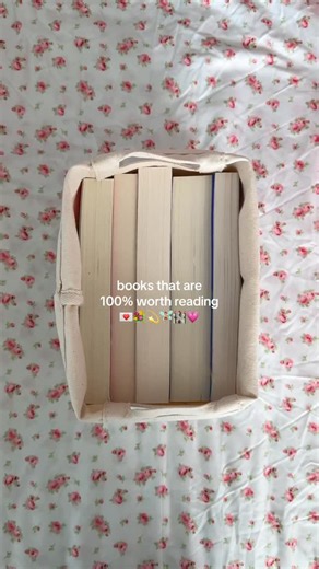 Sarita 𐙚⋆.˚ 🧸ྀི | Bookstagram ˚.🎀༘⋆🍓 ⋆˙⟡ on Instagram: "books that are 100% worth reading 💌💐💫🧚🏼‍♀️🏰💗 #booktok #bookrecommendations #booksworthreading #romancebooks #fantasyromancebooks #booksta"