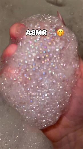 Hanna Bee 🐝 | ASMR reels💆😴 on Instagram: "Experimental ASMR 🤭🧖‍♀️ Bubbles, visual asmr, mouth sounds, honey spoon 😴"