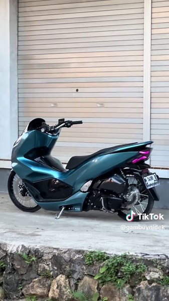 PCX 150 Concepts with 17-Inch Rims