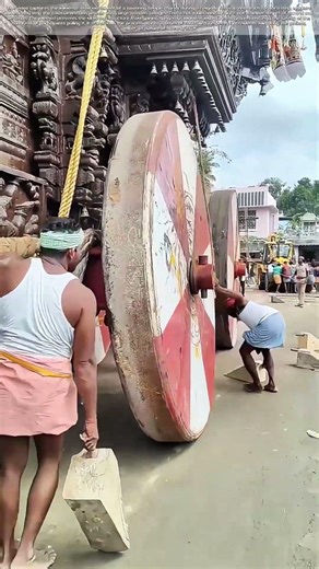 Holding the Divine: The Ritual of Moving a Temple Chariot Step by Step
