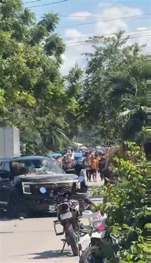 1.8M views · 34K reactions | CARNAPPING FOILED WATCH: #GenSanCity police conducting a hot pursuit operation successfully intercepted a reportedly carnapped Nissan Patrol in Barangay Fatima this morning. The suspect was flagged down and taken into custody. Authorities are investigating the motive behind the incident. | Video courtesy of Shan Sean via Gilbert Gorgonio. #dailytribune25 #DailyTribune | Daily Tribune | Facebook