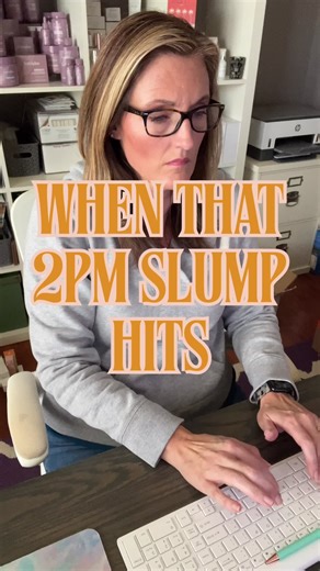That 2pm wall hits hard 😵‍💫 Instead of pushing through on fumes, I grab my glow drink ✨ Clean energy (no crash), supports fat burning, boosts beauty from the inside out, and hydrates on a cellular level — so I can finish the day strong and still feel like myself. #2pmSlump #BusyWomenEnergy #CleanGlowFuel