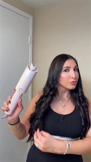 Angel (Shounia) Ayar on Instagram: "The easiest curling iron to use! Saves me so much time and my curls come out amazing Comment SHOP below to receive a DM with the link to this post on my LTK ⬇ https://liketk.it/5Gajj #ltkgiftguide #ltkholiday #ltkgrwm #fyp #gift #haul #sandiego #mom #influencer #sahm #contentcreator #wife #fit #fitness #iraqi #workout #diettips #caloriedeficit #kids #toddler #momlife #toddlermom #cooking #lowcalorie #healthy #middleeastern #recipe #chaldean #weightloss #follow