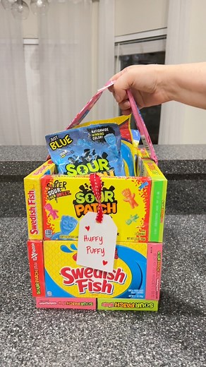 17K views · 303 reactions | I made a gift basket out of candy boxes! Only $20 and I think he’s going to love it! #diybasket #allthecandy #candybox #imadethis #valentinesdaygift #valentines #dollargeneral #valentinesdiy #valentineday Swedish Fish Sour Patch Kids Nerds | The Super Mom Life | Facebook