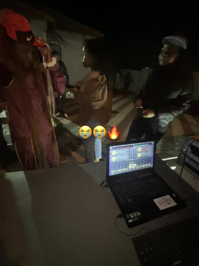 Discover the Lekompo Remix by Deejay Chiki