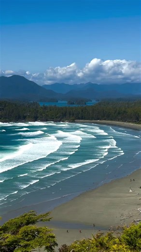 Two days on Vancouver Island can go by fast—but it’s enough to reset your pace. This clip moves through a few familiar spots: the surf rolling in at Cox Bay, the quiet stretch of sand at Mystic Beach, and the wide-open view from Long Beach. Between it all, there’s the winding drive—forests, rivers, and those classic pull-over moments that make the road part of the experience. If you’ve done this route before, you’ll recognize the rhythm. If you haven’t, it’s worth the time. 🎥 @jhoandarshantrave