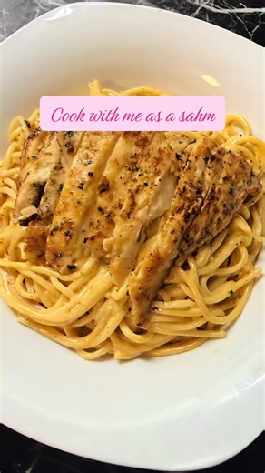 I call this skillet creation, Creamy Curry Alfredo Pasta with Chicken. My family loved it. Follow me for more recipes 🩷#Chicken #Pasta #DinnerIdeas #Recipes #MamaNitrasKitchen