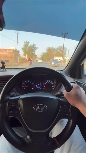 Apni car drive krte hue 👀